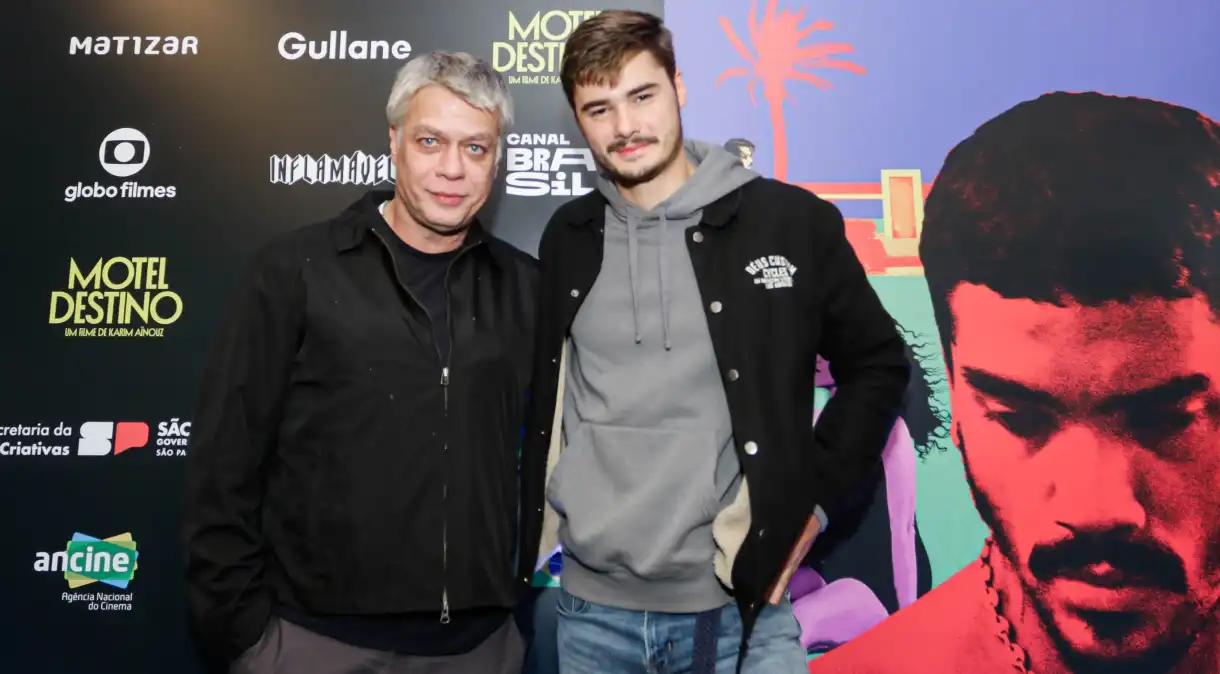 Fábio Assunção posa ao lado do filho mais velho em estreia de filme ...